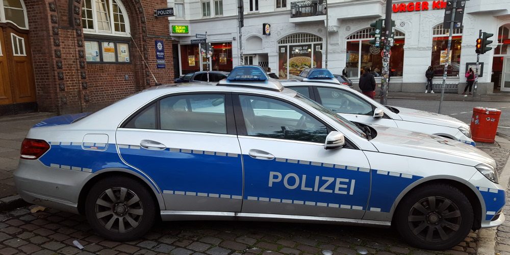 Polizei: Ausbildung, Karriere, Gehalt für Polizeibeamte bei Bund und ...